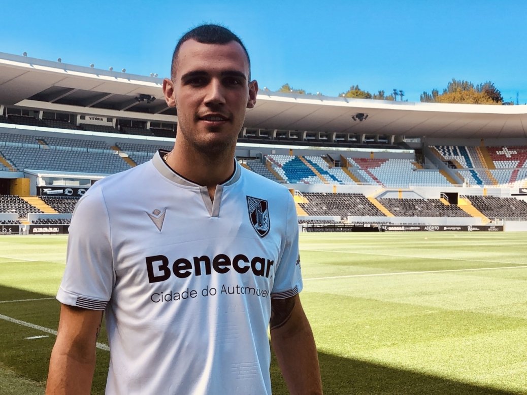 VITÓRIA OFICIALIZA CHEGADA DE LEO BONATINI - Mais Guimarães