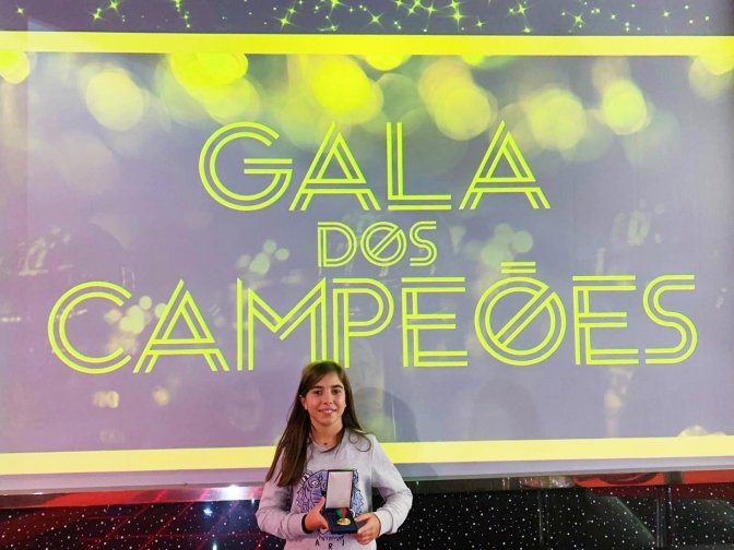 Maria Germano Neto condecorada - Mais Guimarães