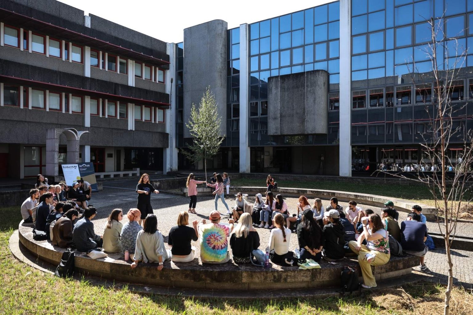 Uma centena de estudantes internacionais aprendem português na UMinho ...
